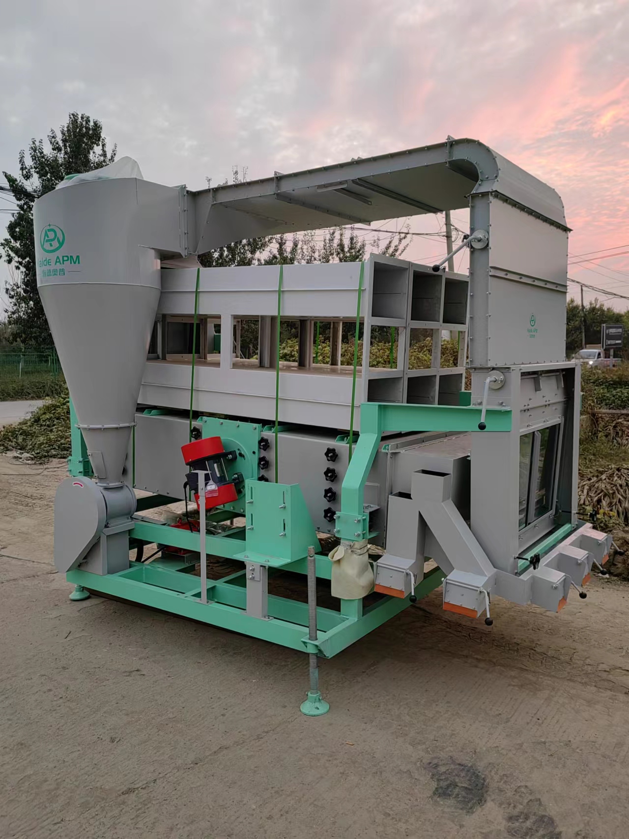 News - China Cocoa bean Winnower Loading Container, Ship to Ghana